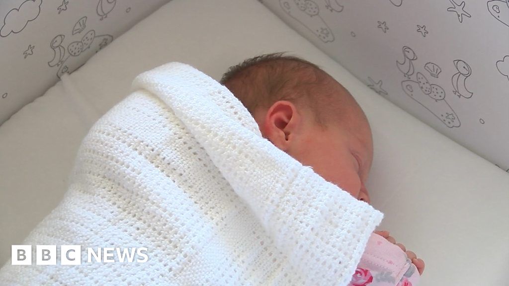 First parents receive Scottish government's baby box - BBC News