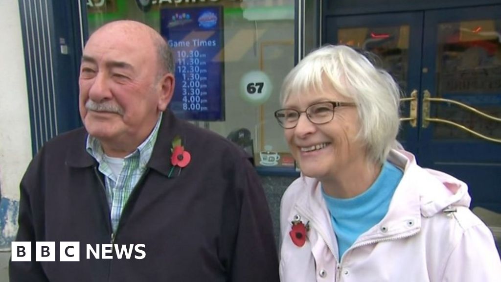 Ian Austin's ex constituents surprised by support for Johnson - BBC News