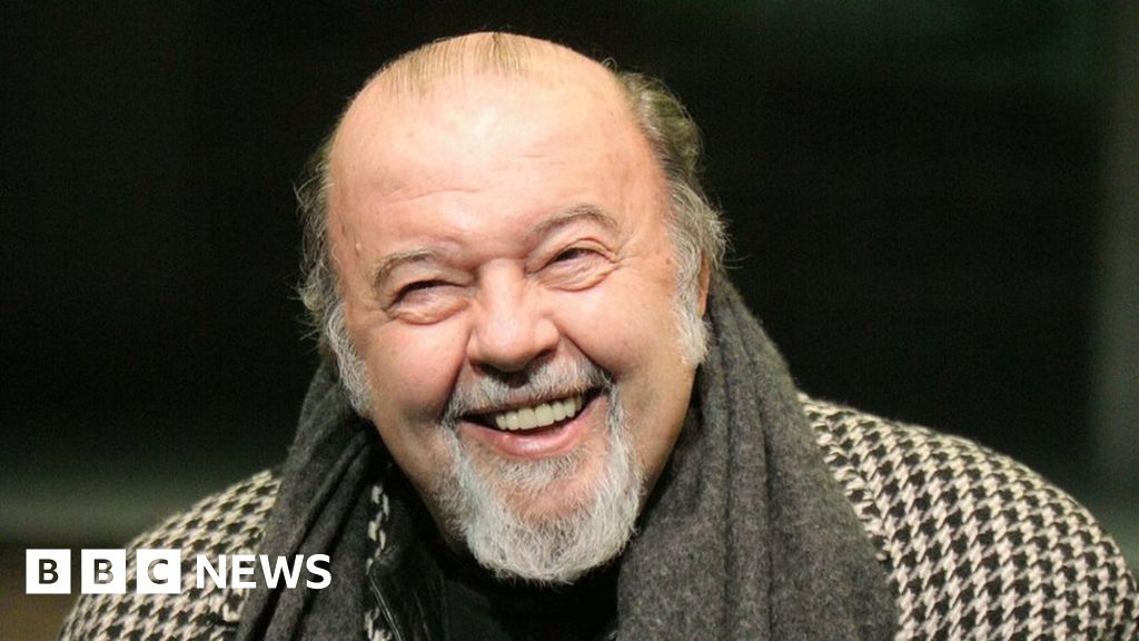Sir Peter Hall: Theatre giant dies aged 86 - BBC News