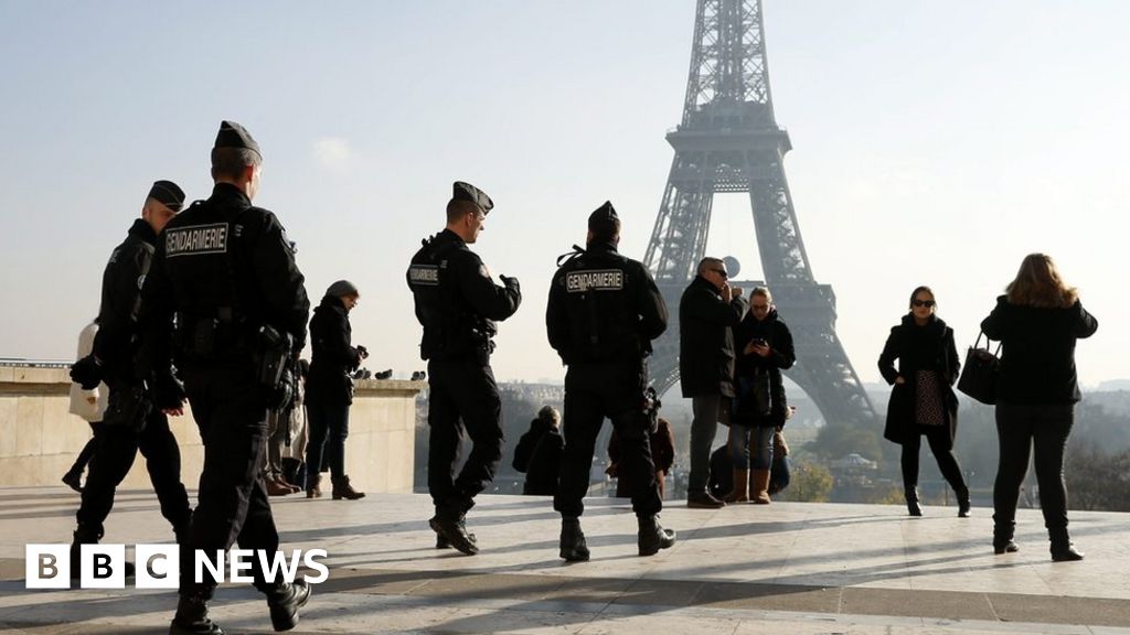 Paris attacks: Schools step up security - BBC News