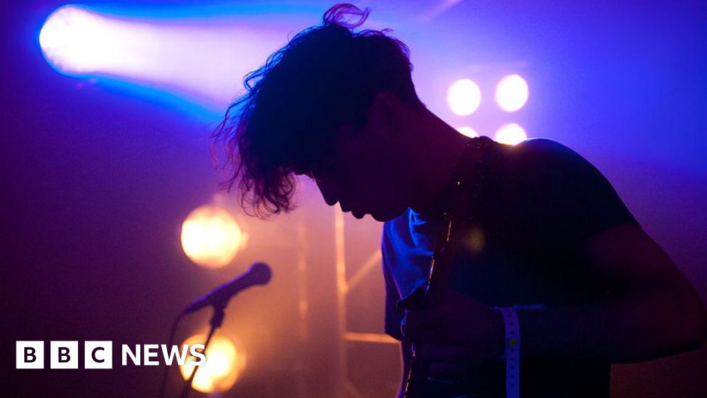 Help Musicians charity sees huge rise in requests for help - BBC News