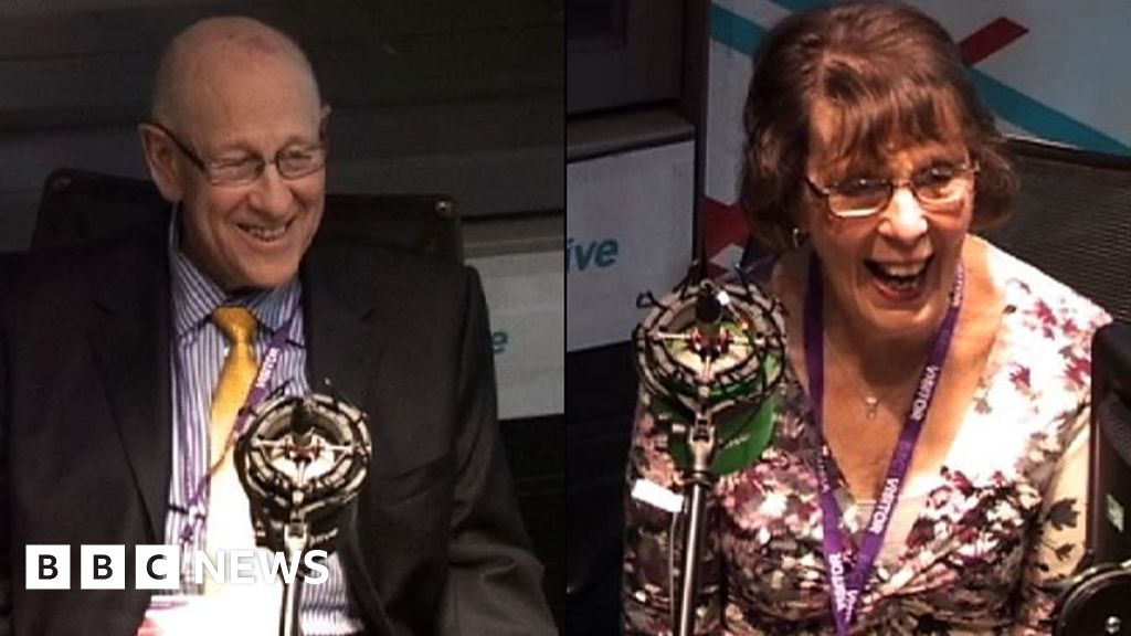 Channel 4 Gogglebox star Leon Bernicoff dies aged 83 - BBC News