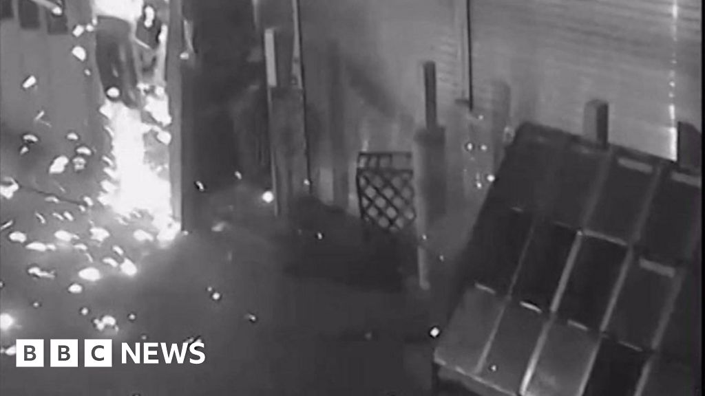 Cash machine blast gang jailed - BBC News