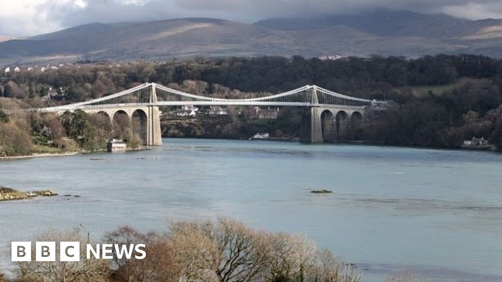 Menai Bridge reopens after crash on the A5 - BBC News