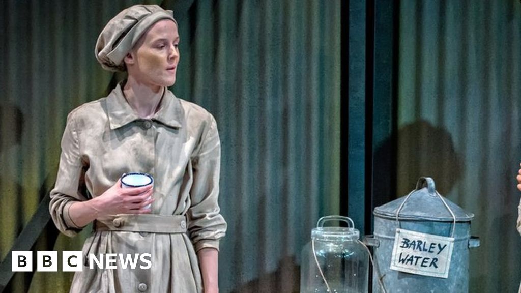 Barnbow Canaries: Telling the stories of WW1 munitions workers - BBC News