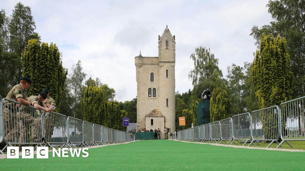 Battle of the Somme: Thousands gather for solemn ceremony to remember ...