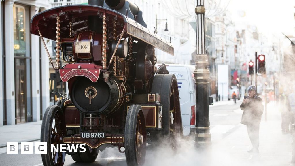 Steam engine bought for £50 sells for more than £900k - BBC News