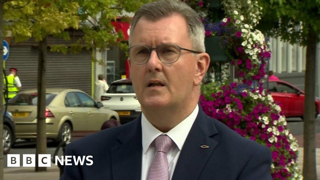 PSNI chief 'has lost the confidence of unionists', says DUP leader