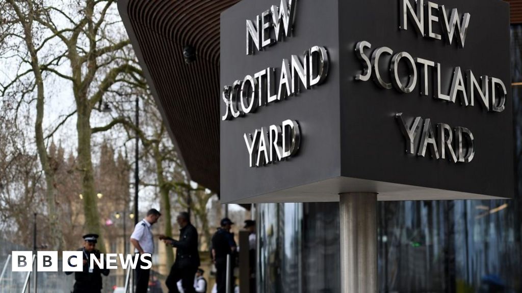 Met Police Black Man Stopped And Searched But Not White Friend