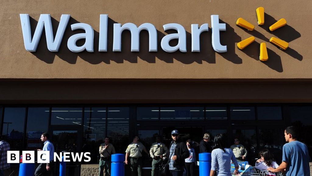 Walmart sorry for 'horrible' gun display