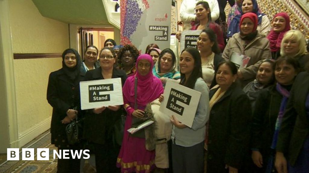 The women helping to fight extremism in the UK - BBC News