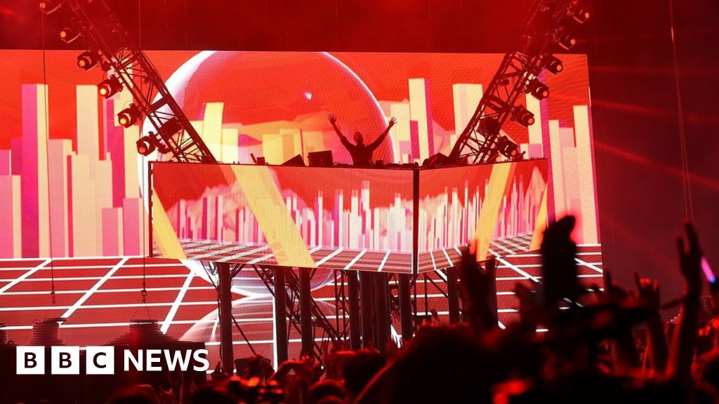 And the world's highest-paid DJ is... - BBC News
