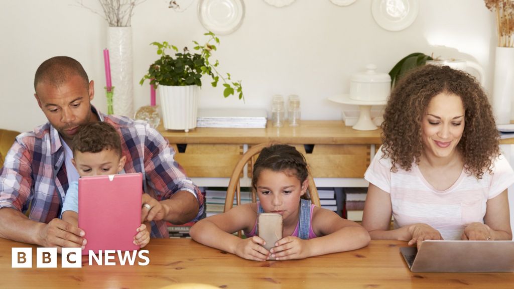 Reality Check: What are 'ordinary working families'? - BBC News