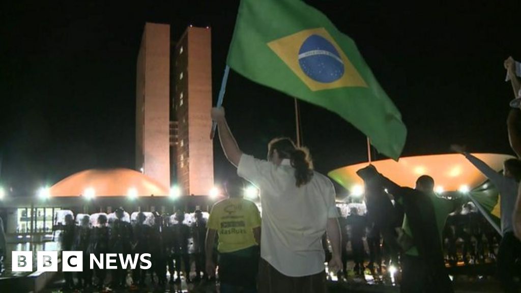 Protests against corruption in Brazilian politics - BBC News