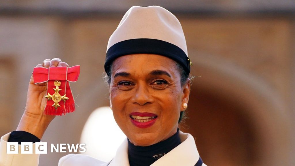 2-Tone star Pauline Black receives OBE - BBC News