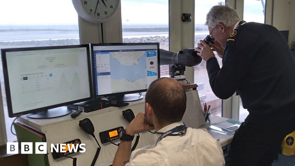 Minehead National Coastwatch station opens - BBC News