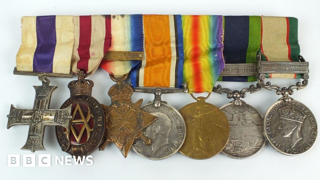 Tenby WW1 hero's medals sell for £10,000 at auction - BBC News