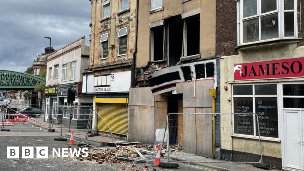 Stoke-on-Trent: Numerous complaints before building collapse - BBC News