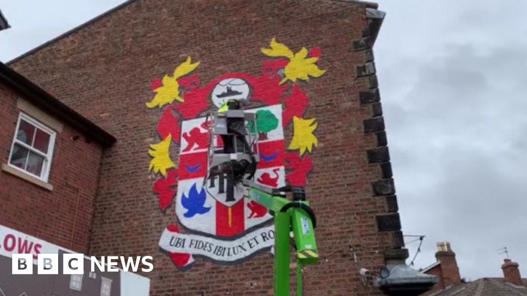 Tranmere Rovers mural: Football badge on Oxton house splits opinion ...
