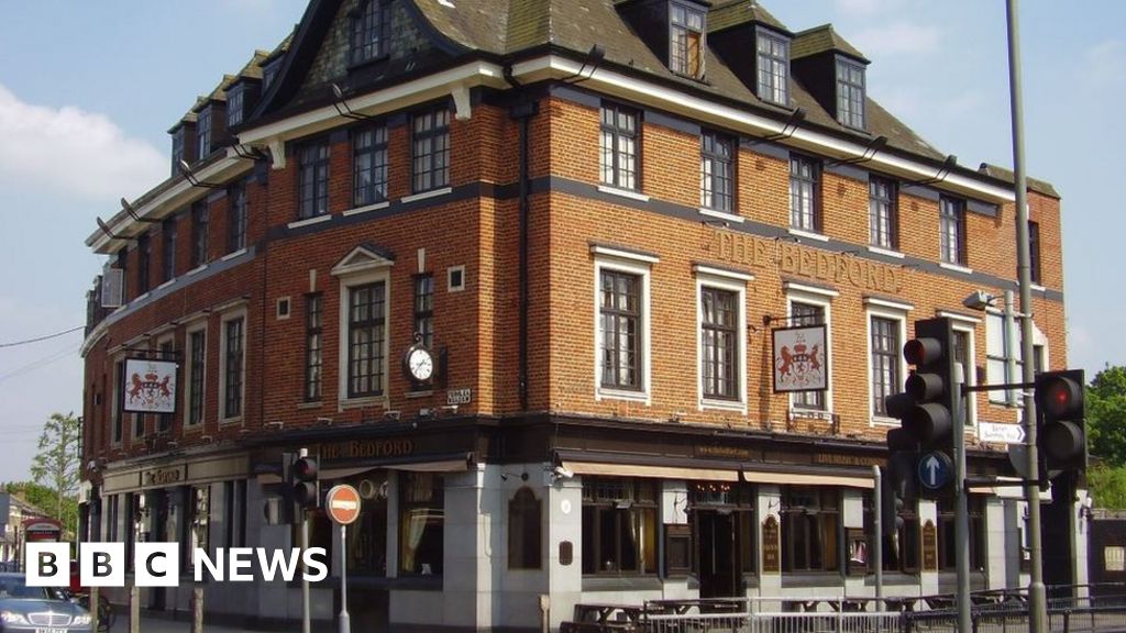 Wandsworth Council becomes 'first' to formally protect pubs - BBC News