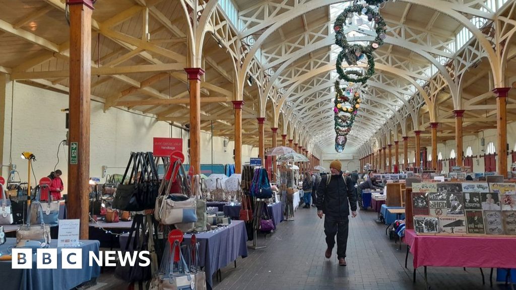 Barnstaple Pannier Market closed for renovation - BBC News