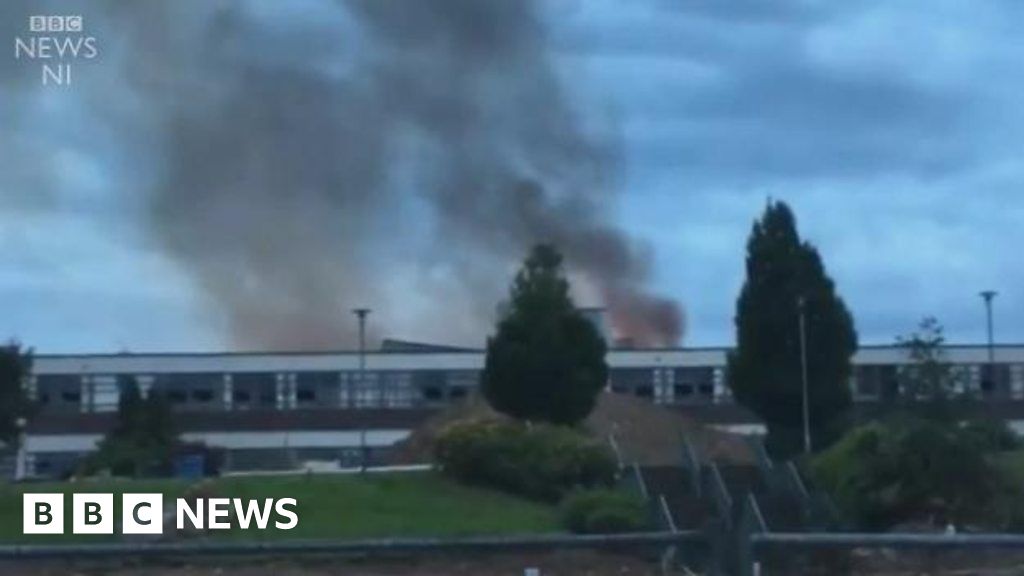 Fire at disused Dungannon school building - BBC News