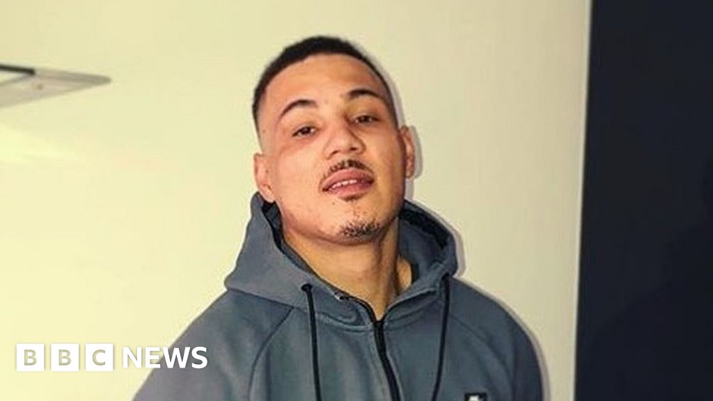 Totton assault death: Pair deny murdering father-to-be - BBC News