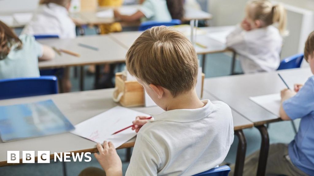 Attainment gap in primary schools wider since Covid - BBC News