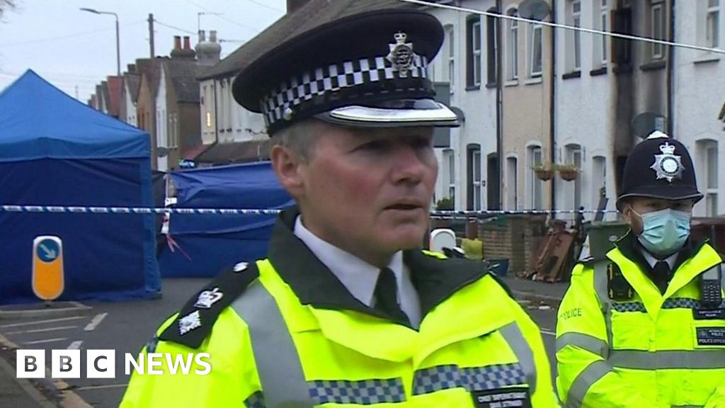 Sutton house fire: Police pay tribute to emergency teams - BBC News
