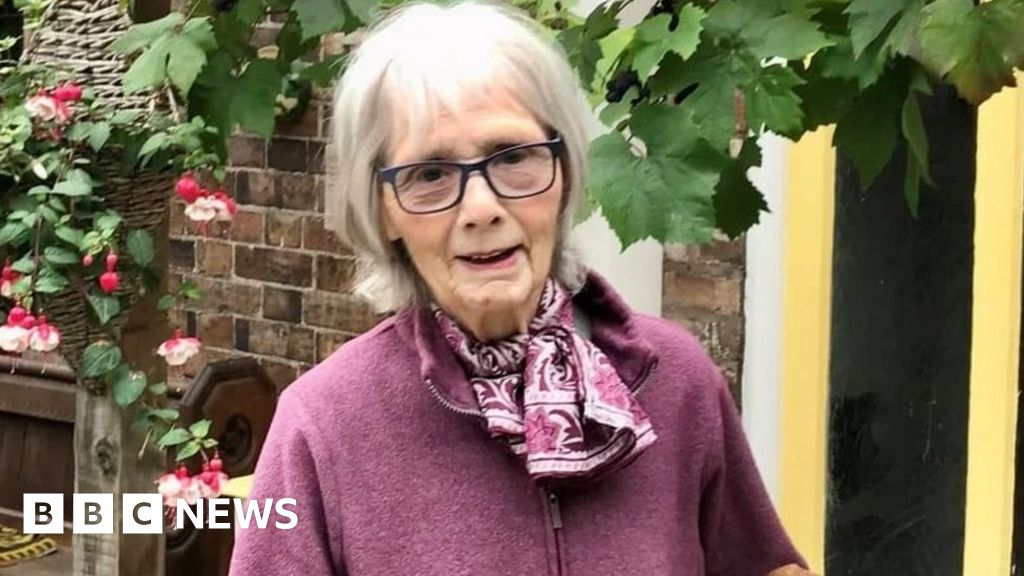 Shirley Tart: Tributes for journalist and charity patron - BBC News