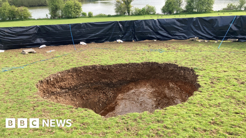 HS2 Chiltern tunnel sinkhole did not pollute water, says inquiry