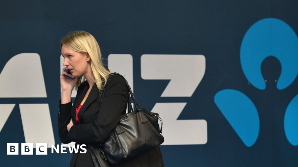 Australia's ANZ told to compensate 200,000 customers - BBC News