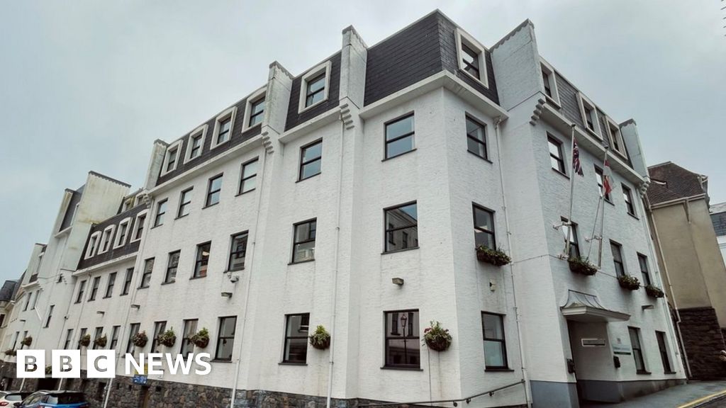 Guernsey islanders say tax office has fined them in error - BBC News