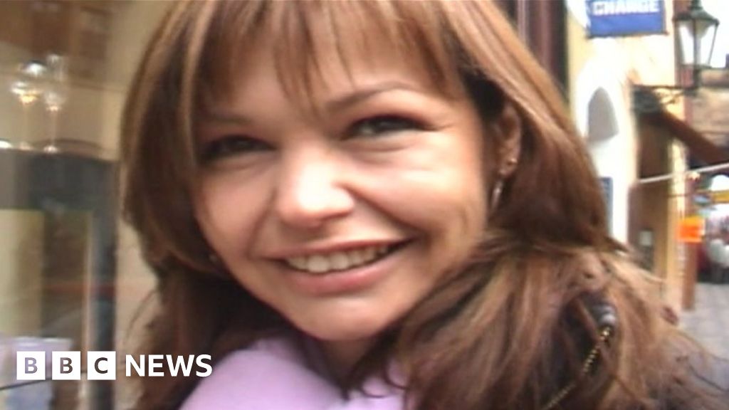 Family raises £70,000 for Motor Neurone Disease research - BBC News