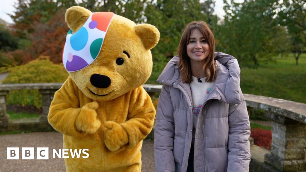 Children in Need: BBC presenters race across the region - BBC News