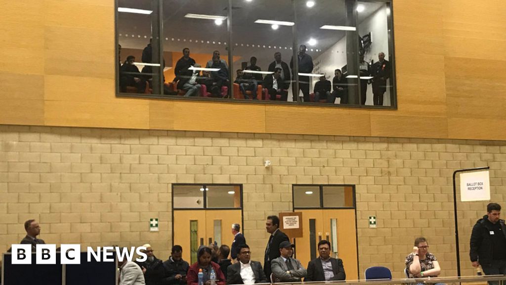 Election results: Labour retains control of Luton - BBC News