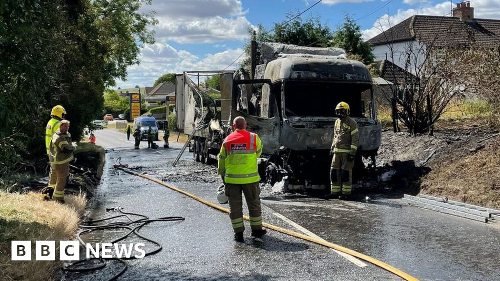 HGV fire closes A338 in Collingbourne Kingston - BBC News