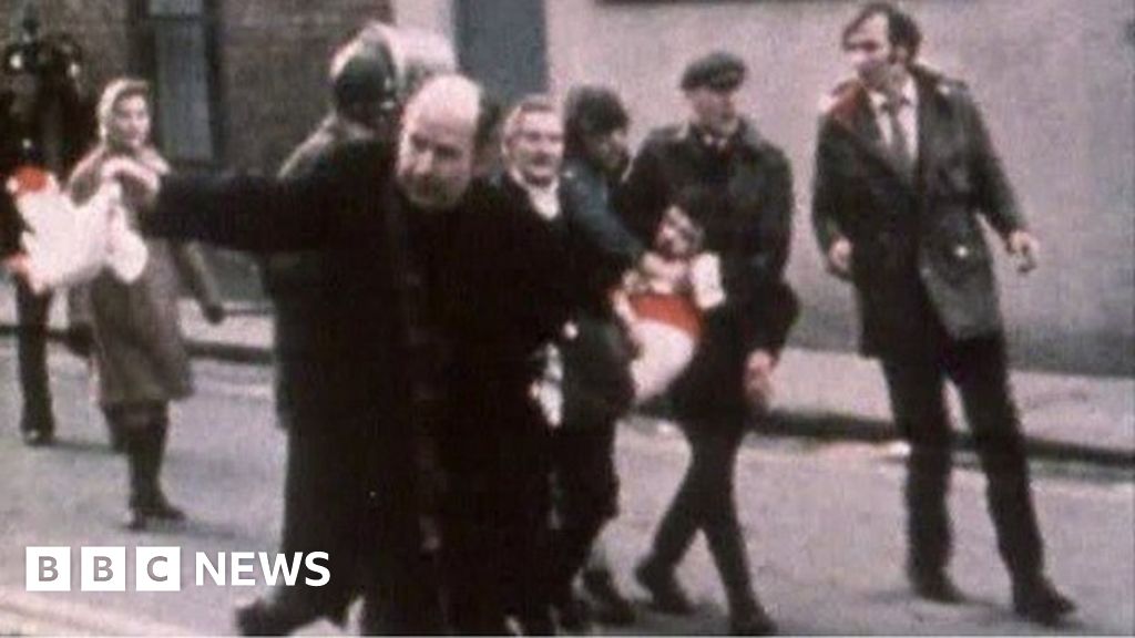Bishop Edward Daly: Photo journalist recalls 'unforgettable scene ...
