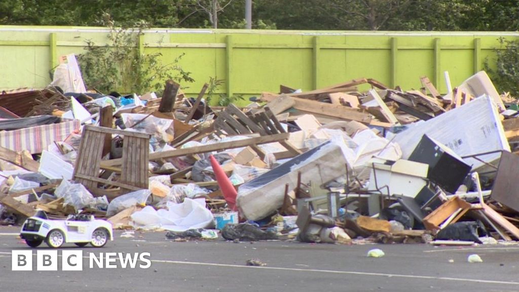 Huge pile of waste dumped at London's Olympic Park - BBC News