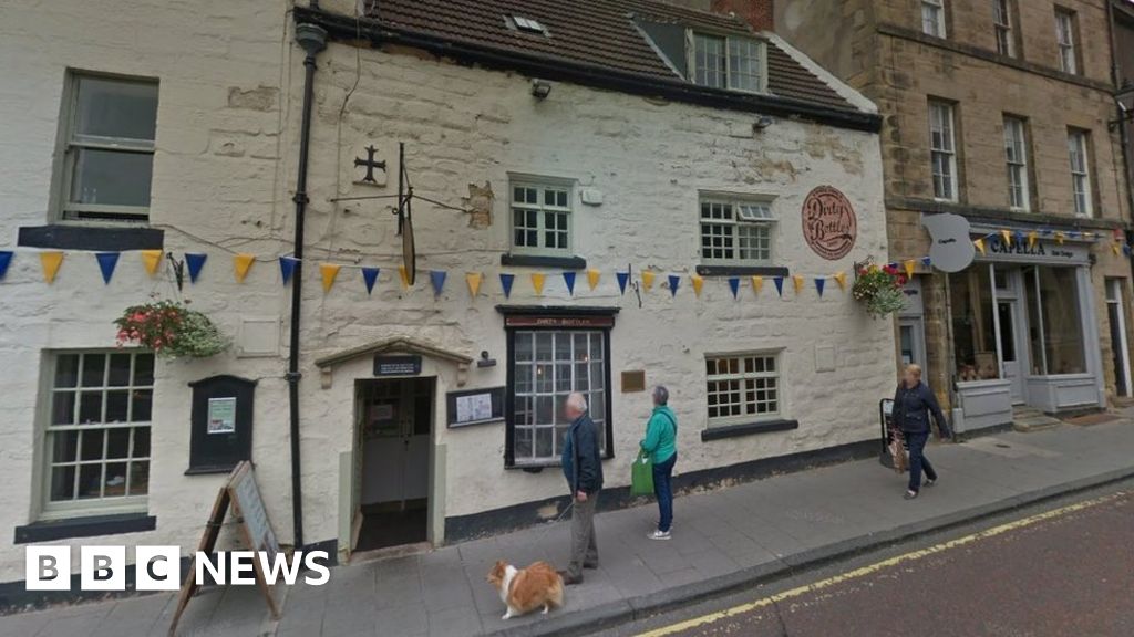 Man broke Alnwick New Year's reveller's jaw in toilet row - BBC News