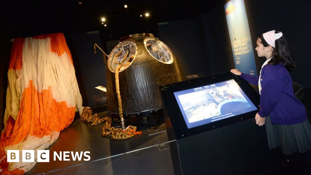 Tim Peake's spacecraft 'lands' at National Museum Cardiff - BBC News