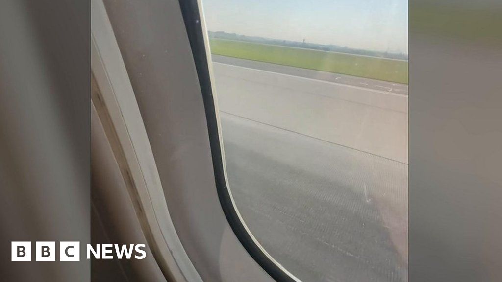 Passenger films moment a plane touches down without front wheel - BBC News
