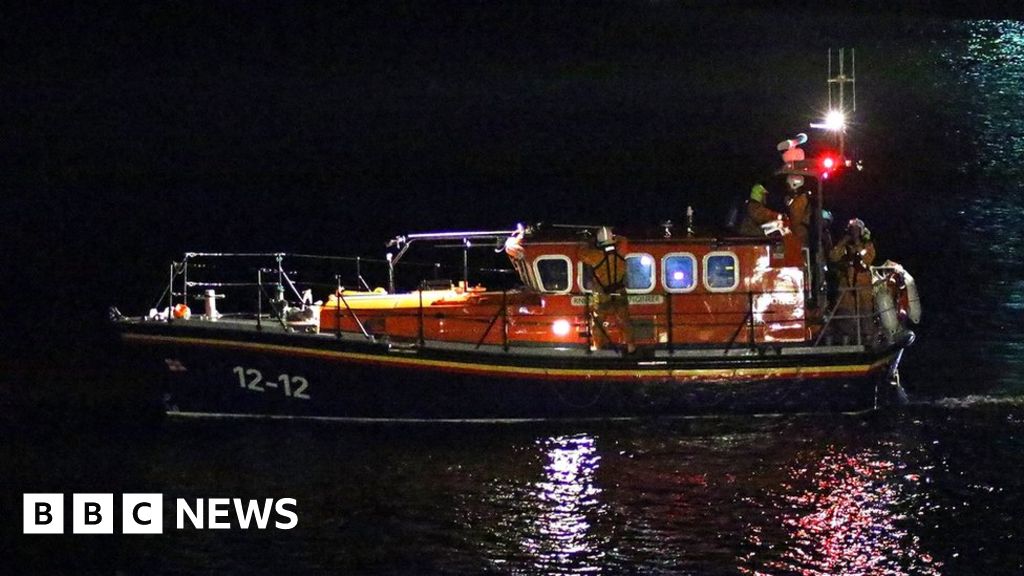 Douglas lifeboat assists after fears car had fallen over cliffs - BBC News