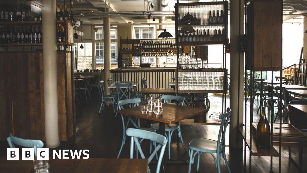 London still losing pubs and restaurants post-pandemic - research - BBC ...