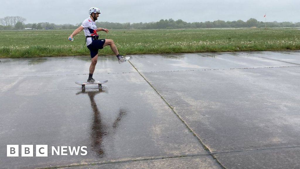 North Yorkshire skateboard record attempt abandoned after injury - BBC News