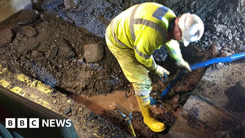 Engineers continue to restore gas supplies to Scone residents - BBC News