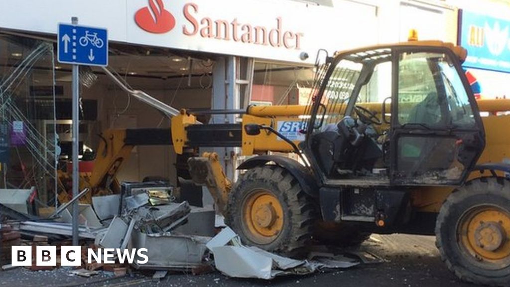 Santander ram-raid: 'At least four' involved in ram-raid - BBC News