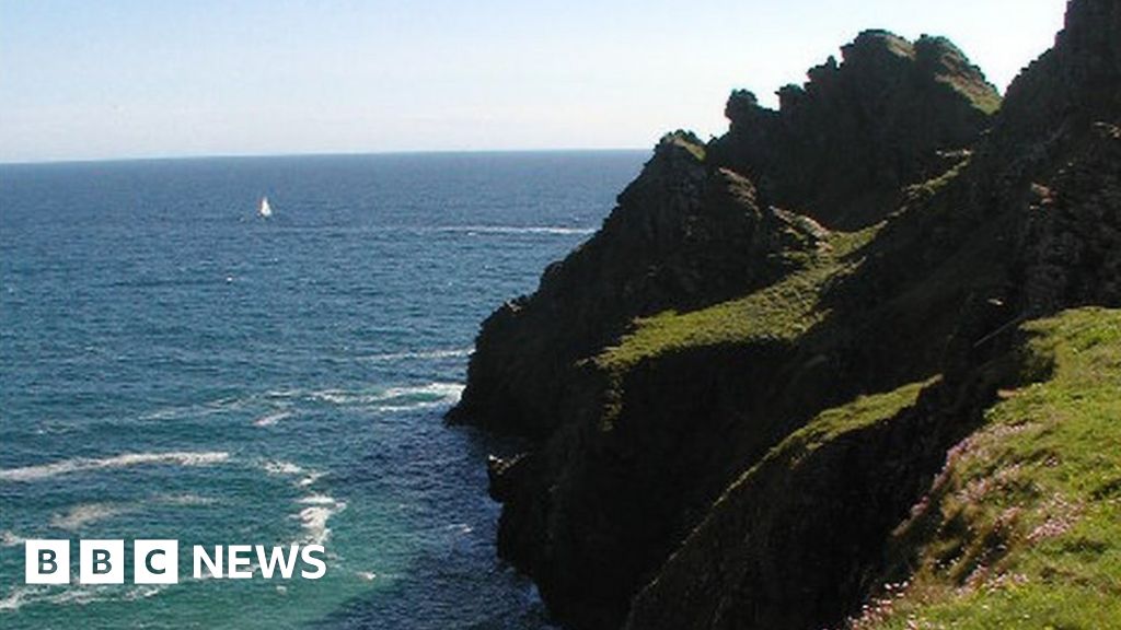 Unidentified man wearing wetsuit found dead in English Channel - BBC News