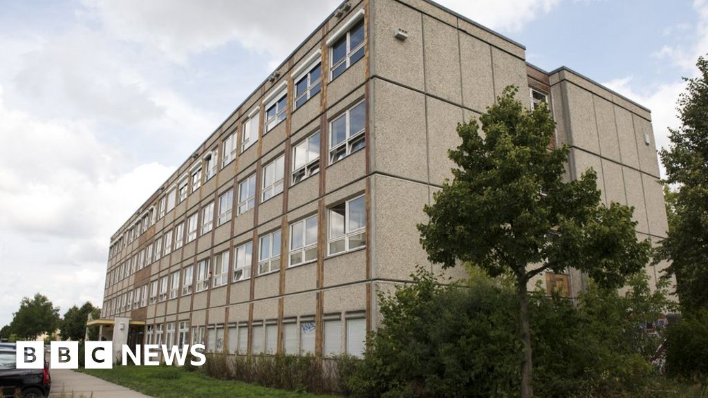 Berlin dismisses migrant hostel firm in email scandal - BBC News
