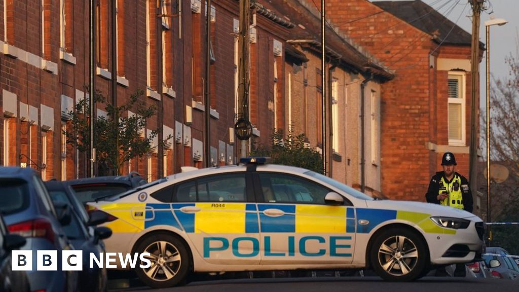 Woman suspected of boy's murder in Coventry is known to family - BBC News